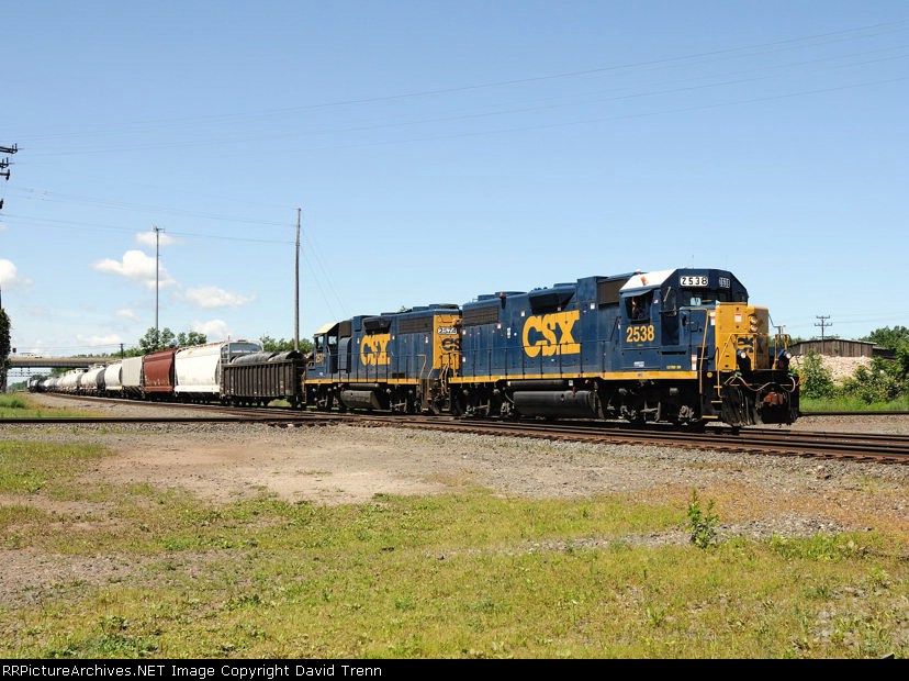 CSX 2538 & 2574 power Eastbound CSX C718 at MP 127.9